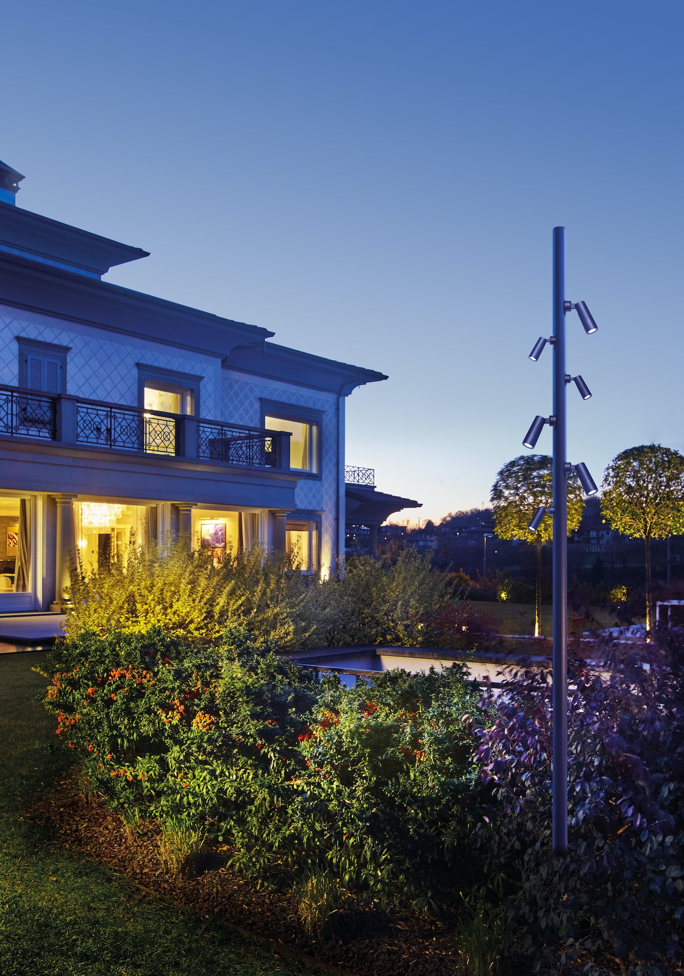 Flower, micro projector for the outdoor